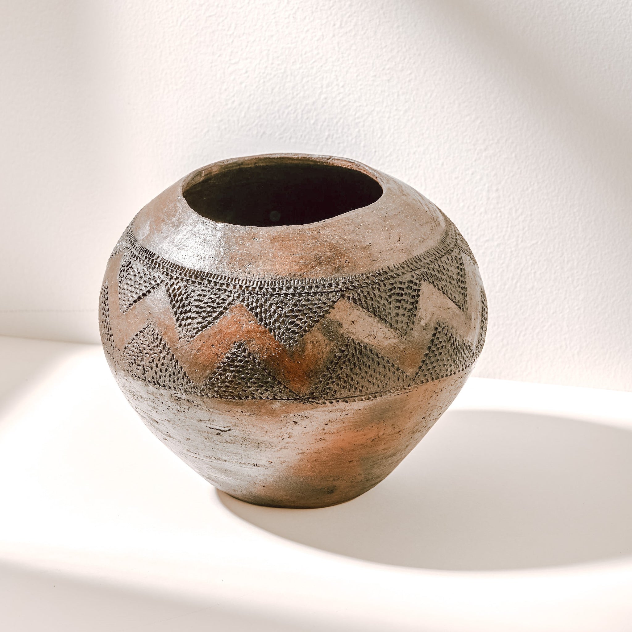 AYANDA Vintage Smoke-fired Ukhamba Traditional Zulu Pot (S. Africa)
